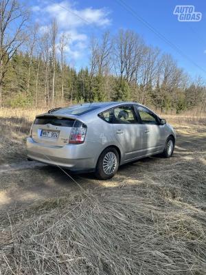 Grey Toyota Prius 2005 in Kaunas, with an engine capacity of 1.50 L and mileage of 300 thousand km for 3950 €, photo 5 on AUTOMOTO.COM.LV