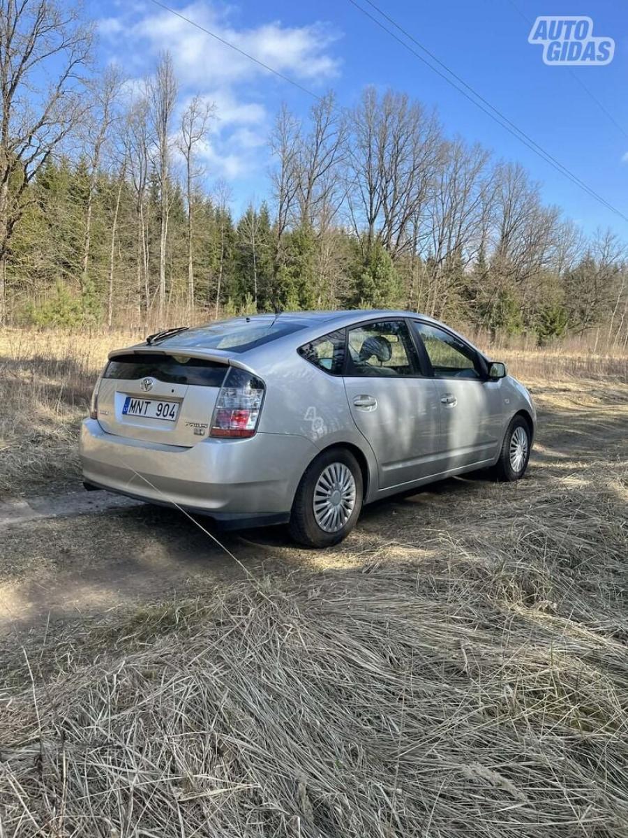 Grey Toyota Prius 2005 in Kaunas, with an engine capacity of 1.50 L and mileage of 300 thousand km for 3950 €, photo 5 on AUTOMOTO.COM.LV