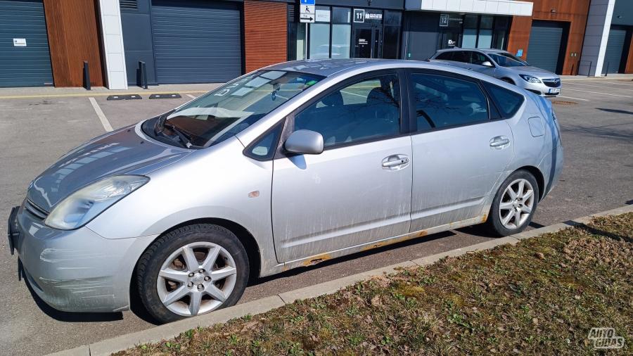 Pelēks Toyota Prius 2005 Viļņa, ar dzinēja tilpumu 1.50 L un nobraukumu 246 tūkst. km par 1900 €, foto 5 vietnē AUTOMOTO.COM.LV