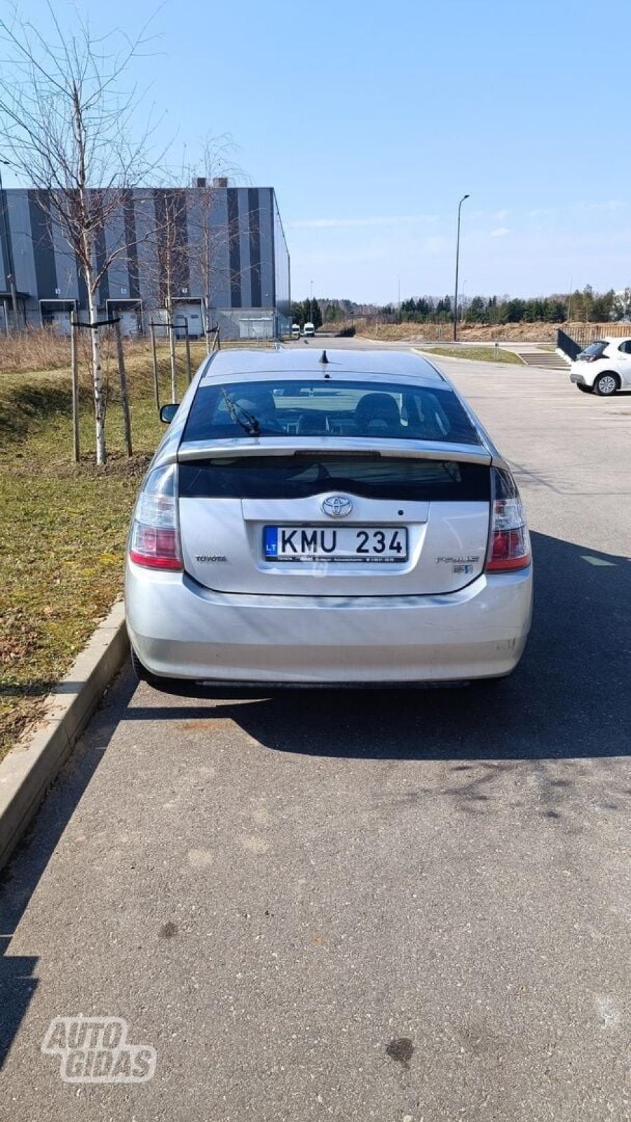 Pelēks Toyota Prius 2005 Viļņa, ar dzinēja tilpumu 1.50 L un nobraukumu 246 tūkst. km par 1900 €, foto 6 vietnē AUTOMOTO.COM.LV