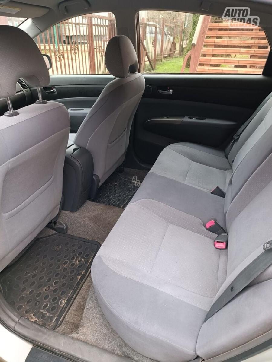 Pelēks Toyota Prius 2005 Viļņa, ar dzinēja tilpumu 1.50 L un nobraukumu 246 tūkst. km par 1900 €, foto 9 vietnē AUTOMOTO.COM.LV