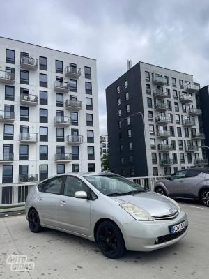 Grey Toyota Prius 2005 in Vilnius, with an engine capacity of 1.50 L and mileage of 193 thousand km for 2999 €, photo 3 on AUTOMOTO.COM.LV