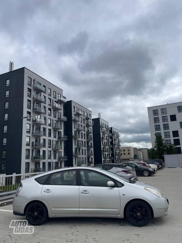 Pelēks Toyota Prius 2005 Viļņa, ar dzinēja tilpumu 1.50 L un nobraukumu 193 tūkst. km par 2999 €, foto 3 vietnē AUTOMOTO.COM.LV