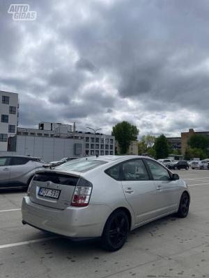 Grey Toyota Prius 2005 in Vilnius, with an engine capacity of 1.50 L and mileage of 193 thousand km for 2999 €, photo 6 on AUTOMOTO.COM.LV