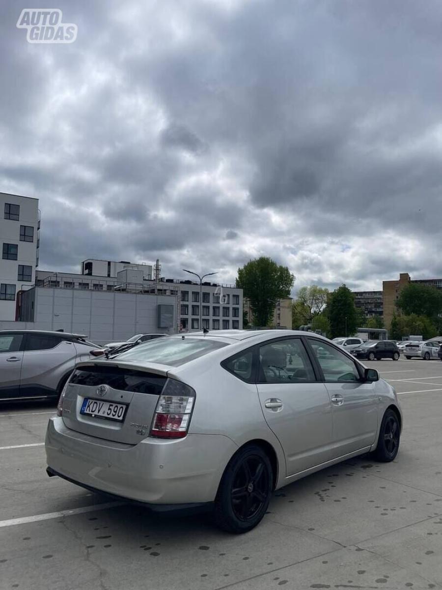 Grey Toyota Prius 2005 in Vilnius, with an engine capacity of 1.50 L and mileage of 193 thousand km for 2999 €, photo 6 on AUTOMOTO.COM.LV