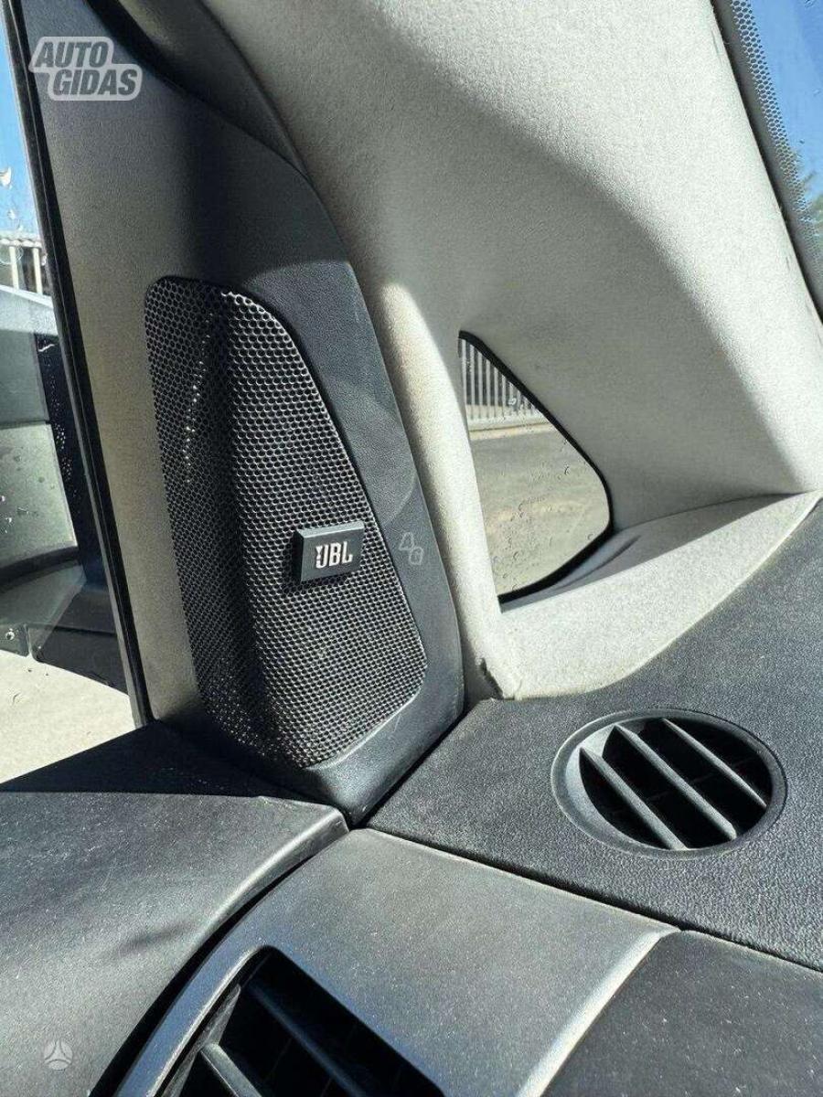 Grey Toyota Prius 2005 in Vilnius, with an engine capacity of 1.50 L and mileage of 193 thousand km for 2999 €, photo 10 on AUTOMOTO.COM.LV