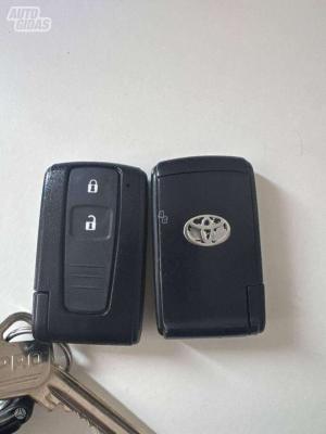 Grey Toyota Prius 2005 in Vilnius, with an engine capacity of 1.50 L and mileage of 193 thousand km for 2999 €, photo 12 on AUTOMOTO.COM.LV