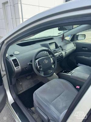 Grey Toyota Prius 2005 in Vilnius, with an engine capacity of 1.50 L and mileage of 193 thousand km for 2999 €, photo 14 on AUTOMOTO.COM.LV