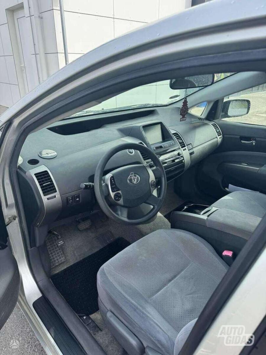 Grey Toyota Prius 2005 in Vilnius, with an engine capacity of 1.50 L and mileage of 193 thousand km for 2999 €, photo 14 on AUTOMOTO.COM.LV