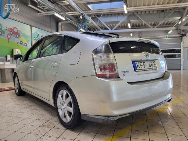 Серый Тойота Приус 2005 в Вильнюс, объемом двигателя 1.50 л и пробегом 330 тыс. км за 2650 €, фото 2 на AUTOMOTO.COM.LV