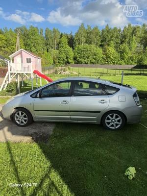 Pelēks Toyota Prius 2005 Viļņa, ar dzinēja tilpumu 1.50 L un nobraukumu 129 tūkst. km par 2800 €, foto 5 vietnē AUTOMOTO.COM.LV