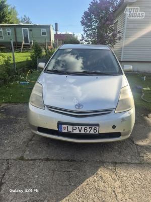 Pelēks Toyota Prius 2005 Viļņa, ar dzinēja tilpumu 1.50 L un nobraukumu 129 tūkst. km par 2800 €, foto 6 vietnē AUTOMOTO.COM.LV