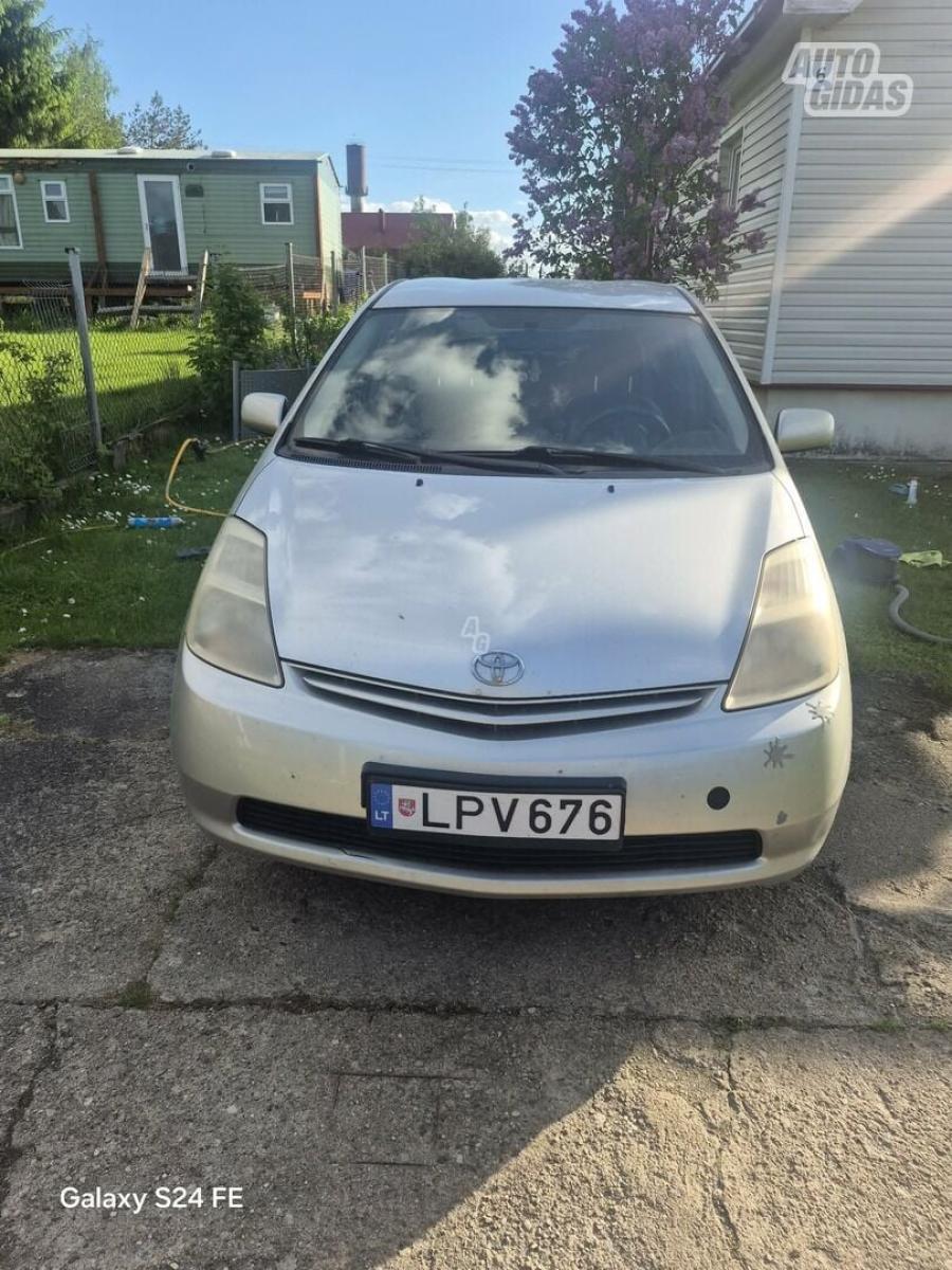 Pelēks Toyota Prius 2005 Viļņa, ar dzinēja tilpumu 1.50 L un nobraukumu 129 tūkst. km par 2800 €, foto 6 vietnē AUTOMOTO.COM.LV