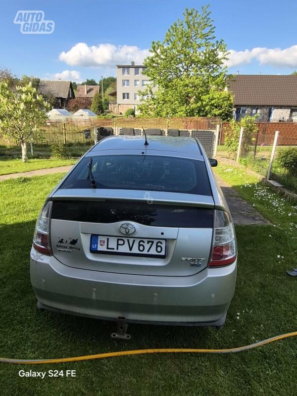 Pelēks Toyota Prius 2005 Viļņa, ar dzinēja tilpumu 1.50 L un nobraukumu 129 tūkst. km par 2800 €, foto 6 vietnē AUTOMOTO.COM.LV