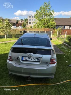 Pelēks Toyota Prius 2005 Viļņa, ar dzinēja tilpumu 1.50 L un nobraukumu 129 tūkst. km par 2800 €, foto 7 vietnē AUTOMOTO.COM.LV
