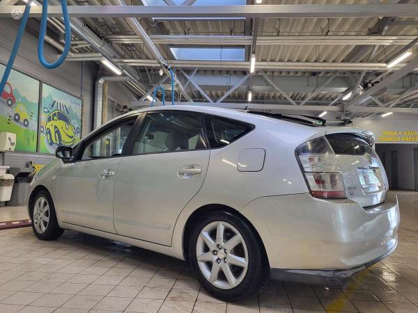 Grey Toyota Prius 2005 in Vilnius, with an engine capacity of 1.50 L and mileage of 330 thousand km for 2650 €, photo 4 on AUTOMOTO.COM.LV