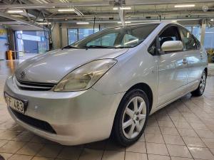 Pelēks Toyota Prius 2005 Viļņa, ar dzinēja tilpumu 1.50 L un nobraukumu 330 tūkst. km par 2650 €, foto 6 vietnē AUTOMOTO.COM.LV