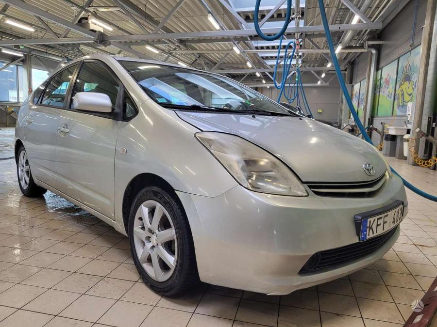 Pelēks Toyota Prius 2005 Viļņa, ar dzinēja tilpumu 1.50 L un nobraukumu 330 tūkst. km par 2650 €, foto 9 vietnē AUTOMOTO.COM.LV