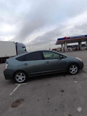 Grey Toyota Prius 2005 in Vilnius, with an engine capacity of 1.50 L and mileage of 380 thousand km for 2500 €, photo  on AUTOMOTO.COM.LV