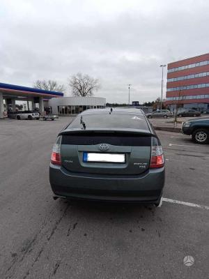 Grey Toyota Prius 2005 in Vilnius, with an engine capacity of 1.50 L and mileage of 380 thousand km for 2500 €, photo 4 on AUTOMOTO.COM.LV