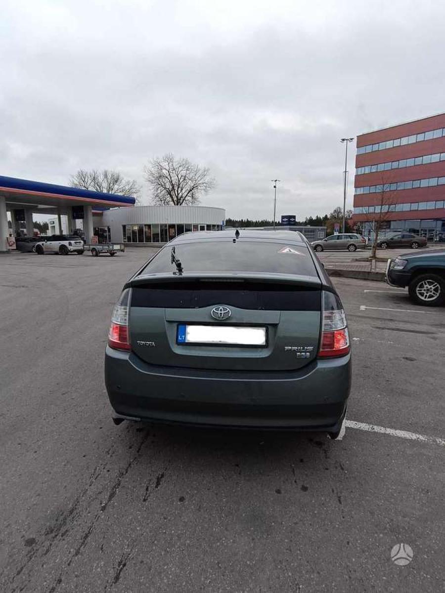 Grey Toyota Prius 2005 in Vilnius, with an engine capacity of 1.50 L and mileage of 380 thousand km for 2500 €, photo 4 on AUTOMOTO.COM.LV