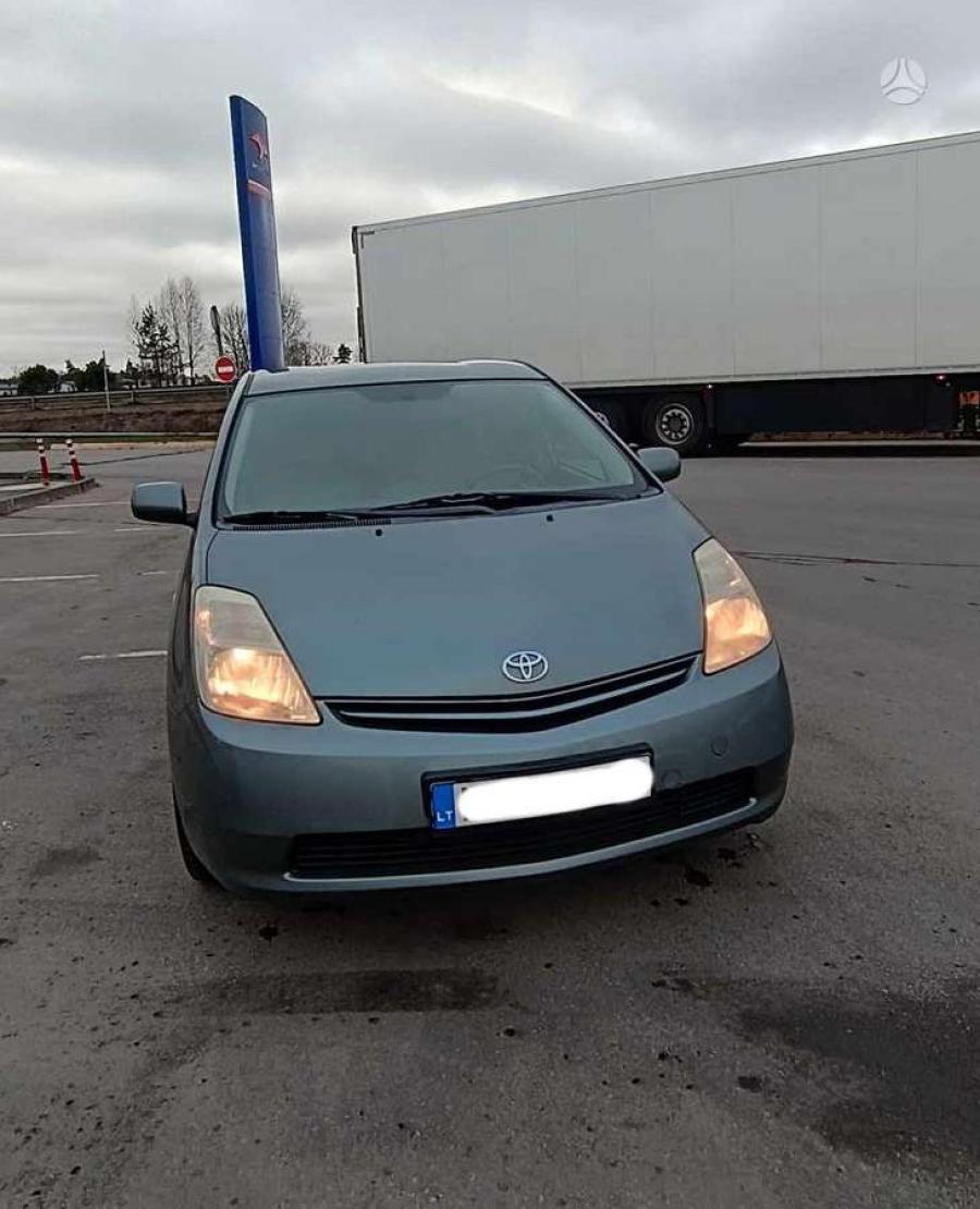 Grey Toyota Prius 2005 in Vilnius, with an engine capacity of 1.50 L and mileage of 380 thousand km for 2500 €, photo 6 on AUTOMOTO.COM.LV