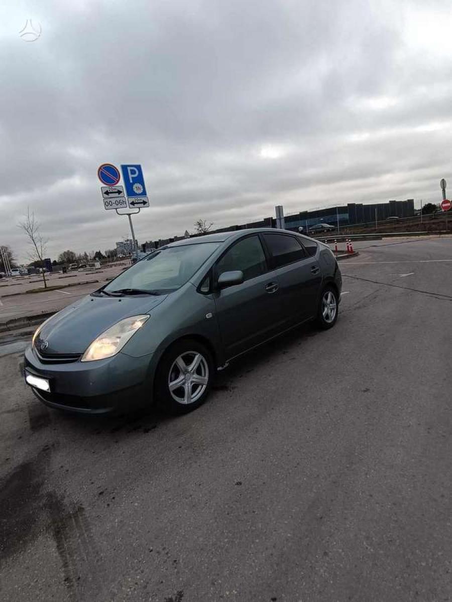 Grey Toyota Prius 2005 in Vilnius, with an engine capacity of 1.50 L and mileage of 380 thousand km for 2500 €, photo 7 on AUTOMOTO.COM.LV