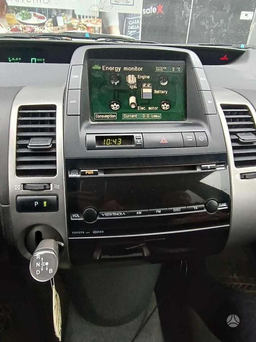 Grey Toyota Prius 2005 in Vilnius, with an engine capacity of 1.50 L and mileage of 380 thousand km for 2500 €, photo 8 on AUTOMOTO.COM.LV