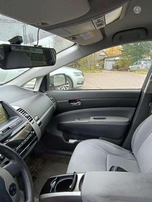 Grey Toyota Prius 2005 in Vilnius, with an engine capacity of 1.50 L and mileage of 380 thousand km for 2500 €, photo 10 on AUTOMOTO.COM.LV