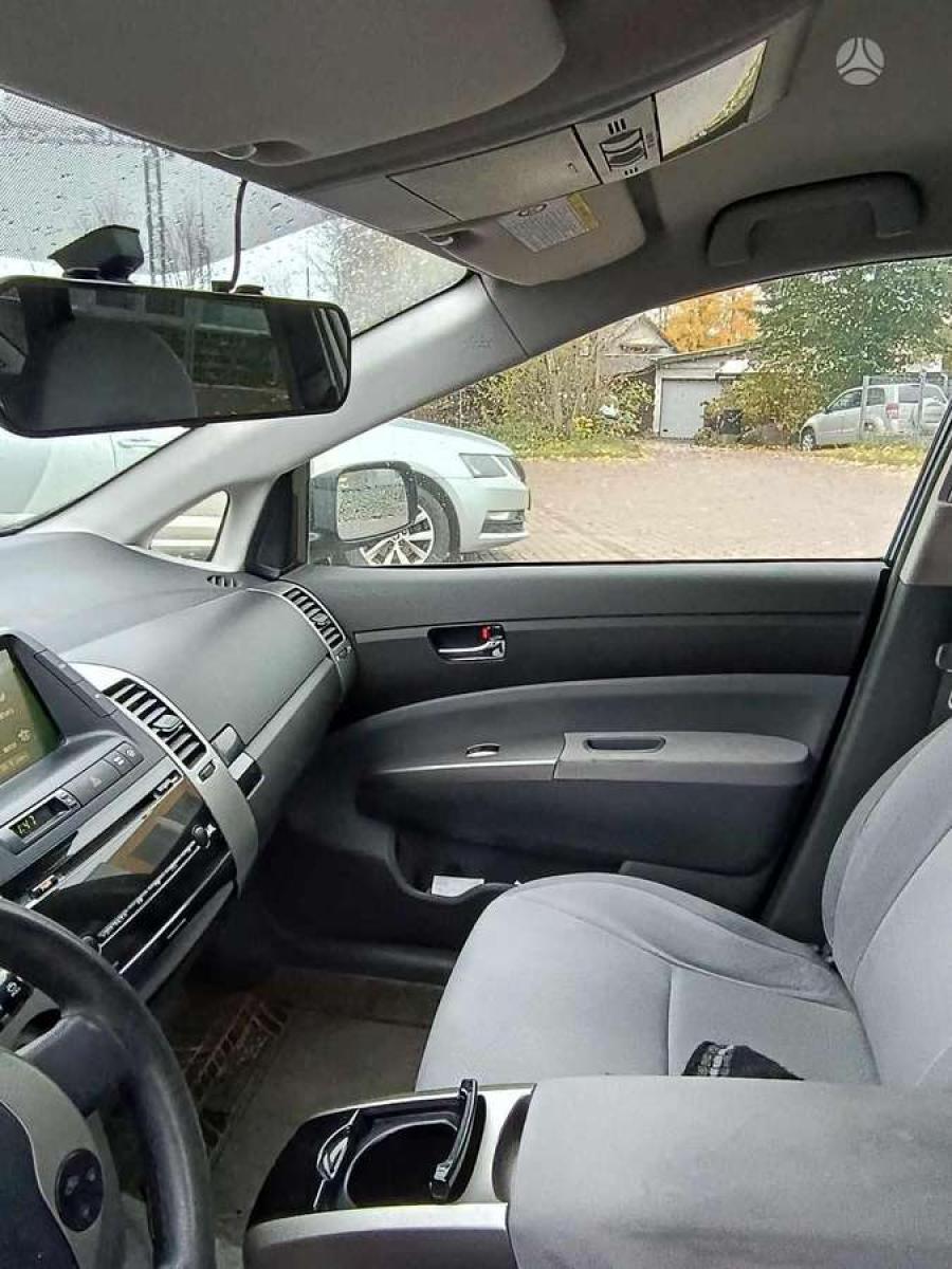 Grey Toyota Prius 2005 in Vilnius, with an engine capacity of 1.50 L and mileage of 380 thousand km for 2500 €, photo 10 on AUTOMOTO.COM.LV