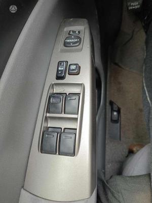 Grey Toyota Prius 2005 in Vilnius, with an engine capacity of 1.50 L and mileage of 380 thousand km for 2500 €, photo 13 on AUTOMOTO.COM.LV