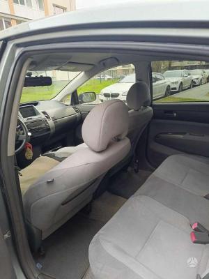 Grey Toyota Prius 2005 in Vilnius, with an engine capacity of 1.50 L and mileage of 380 thousand km for 2500 €, photo 14 on AUTOMOTO.COM.LV