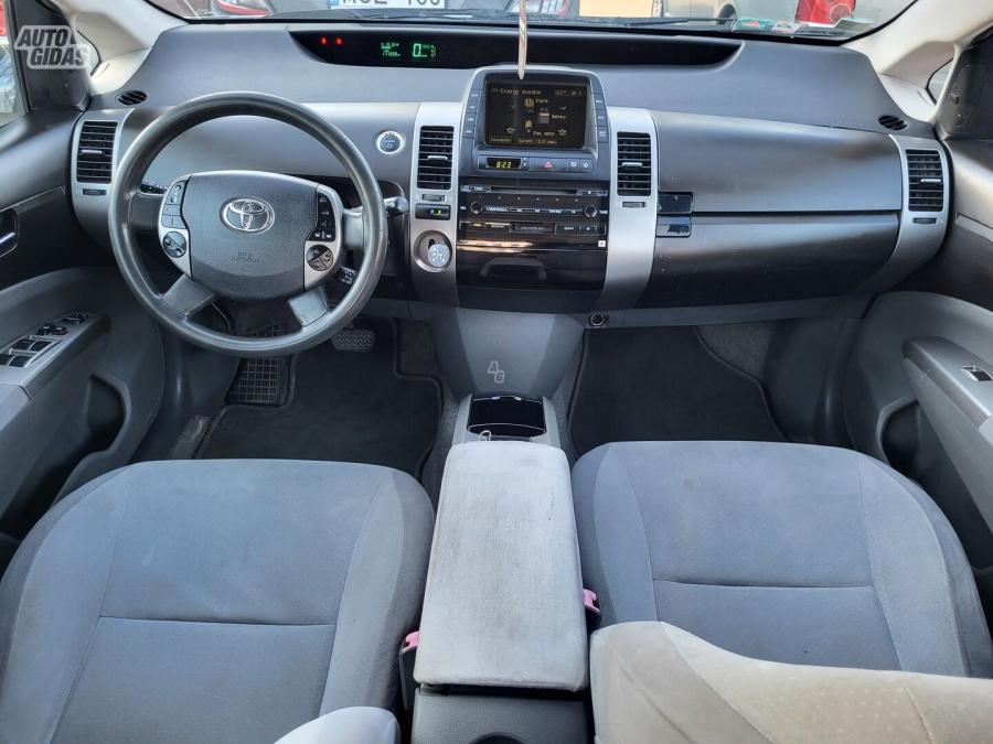 Pelēks Toyota Prius 2005 Viļņa, ar dzinēja tilpumu 1.50 L un nobraukumu 330 tūkst. km par 2650 €, foto 13 vietnē AUTOMOTO.COM.LV