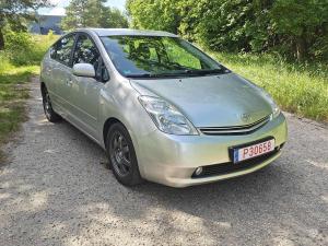 Pelēks Toyota Prius 2005 Viļņa, ar dzinēja tilpumu 1.50 L un nobraukumu 255 tūkst. km par 2750 €, foto  vietnē AUTOMOTO.COM.LV