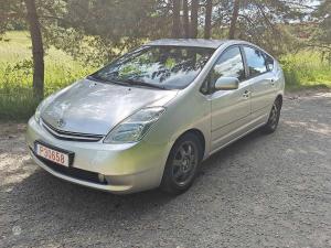 Grey Toyota Prius 2005 in Vilnius, with an engine capacity of 1.50 L and mileage of 255 thousand km for 2750 €, photo 5 on AUTOMOTO.COM.LV
