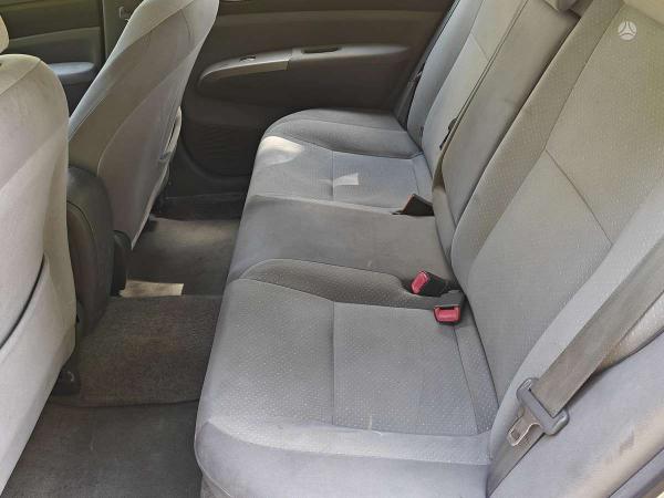 Grey Toyota Prius 2005 in Vilnius, with an engine capacity of 1.50 L and mileage of 255 thousand km for 2750 €, photo 5 on AUTOMOTO.COM.LV