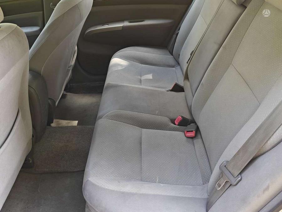 Grey Toyota Prius 2005 in Vilnius, with an engine capacity of 1.50 L and mileage of 255 thousand km for 2750 €, photo 6 on AUTOMOTO.COM.LV