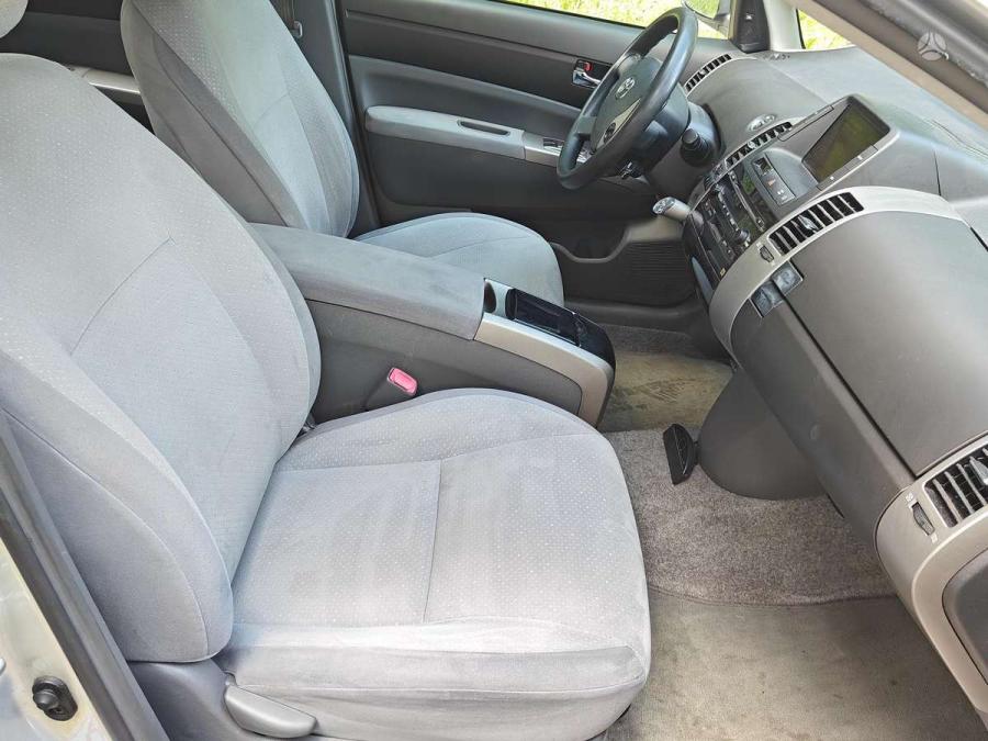 Grey Toyota Prius 2005 in Vilnius, with an engine capacity of 1.50 L and mileage of 255 thousand km for 2750 €, photo 7 on AUTOMOTO.COM.LV