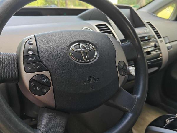 Grey Toyota Prius 2005 in Vilnius, with an engine capacity of 1.50 L and mileage of 255 thousand km for 2750 €, photo 8 on AUTOMOTO.COM.LV