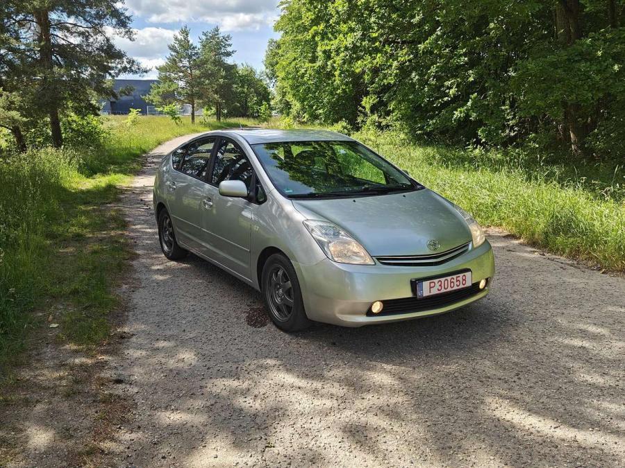 Grey Toyota Prius 2005 in Vilnius, with an engine capacity of 1.50 L and mileage of 255 thousand km for 2750 €, photo 15 on AUTOMOTO.COM.LV