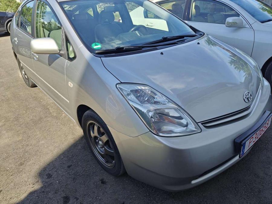 Grey Toyota Prius 2005 in Vilnius, with an engine capacity of 1.50 L and mileage of 255 thousand km for 2750 €, photo 17 on AUTOMOTO.COM.LV