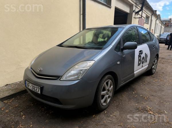 Grey Toyota Prius 2005 in Riga, with an engine capacity of 1.50 L and mileage of 0 thousand km for 750 €, photo 1 on AUTOMOTO.COM.LV