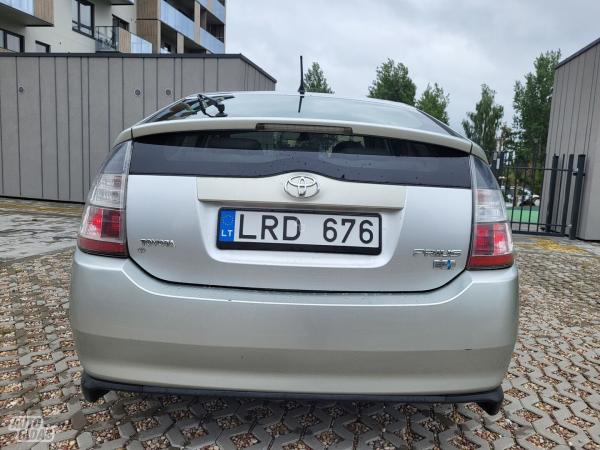 Grey Toyota Prius 2005 in Vilnius, with an engine capacity of 1.50 L and mileage of 330 thousand km for 3150 €, photo 3 on AUTOMOTO.COM.LV