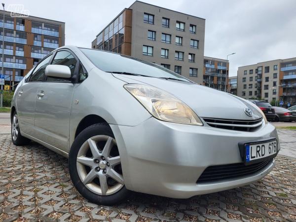 Grey Toyota Prius 2005 in Vilnius, with an engine capacity of 1.50 L and mileage of 330 thousand km for 3150 €, photo 9 on AUTOMOTO.COM.LV