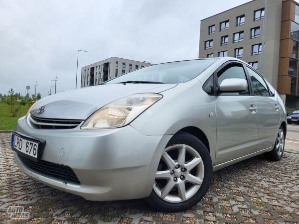 Grey Toyota Prius 2005 in Vilnius, with an engine capacity of 1.50 L and mileage of 330 thousand km for 3150 €, photo 10 on AUTOMOTO.COM.LV