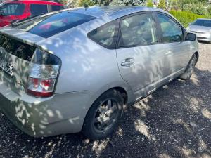 Pelēks Toyota Prius 2005 Viļņa, ar dzinēja tilpumu 1.50 L un nobraukumu 380 tūkst. km par 2200 €, foto 3 vietnē AUTOMOTO.COM.LV