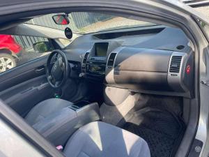 Pelēks Toyota Prius 2005 Viļņa, ar dzinēja tilpumu 1.50 L un nobraukumu 380 tūkst. km par 2200 €, foto 6 vietnē AUTOMOTO.COM.LV