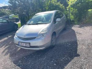 Pelēks Toyota Prius 2005 Viļņa, ar dzinēja tilpumu 1.50 L un nobraukumu 380 tūkst. km par 2200 €, foto 8 vietnē AUTOMOTO.COM.LV