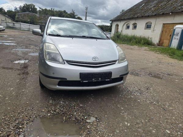 Grey Toyota Prius 2005 in Vilnius, with an engine capacity of 0.00 L and mileage of 268 thousand km for 3100 €, photo 2 on AUTOMOTO.COM.LV