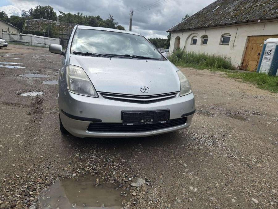 Pelēks Toyota Prius 2005 Viļņa, ar dzinēja tilpumu 0.00 L un nobraukumu 268 tūkst. km par 3100 €, foto 3 vietnē AUTOMOTO.COM.LV